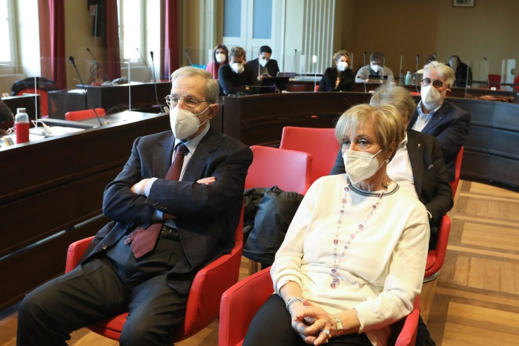 IL RICONOSCIMENTO, MAURO FORGHIERI CITTADINO ONORARIO DI MODENA - Tv ...