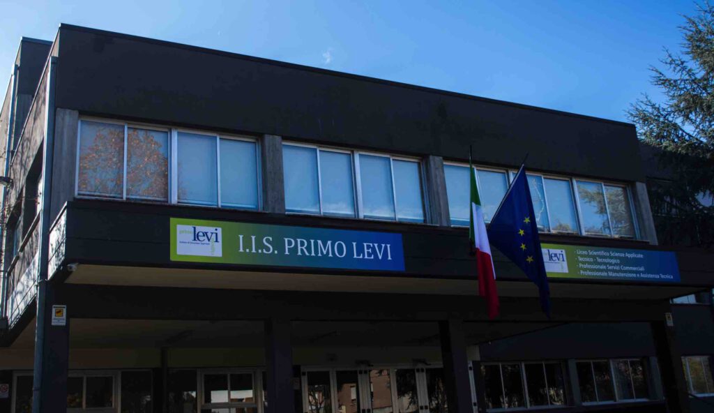 FINTO ALLARME BOMBA A VIGNOLA, EVACUATO IL LEVI E IL BAROZZI - Tv Qui ... FINTO ALLARME BOMBA A VIGNOLA, EVACUATO IL LEVI E IL BAROZZI - Tv Qui ...